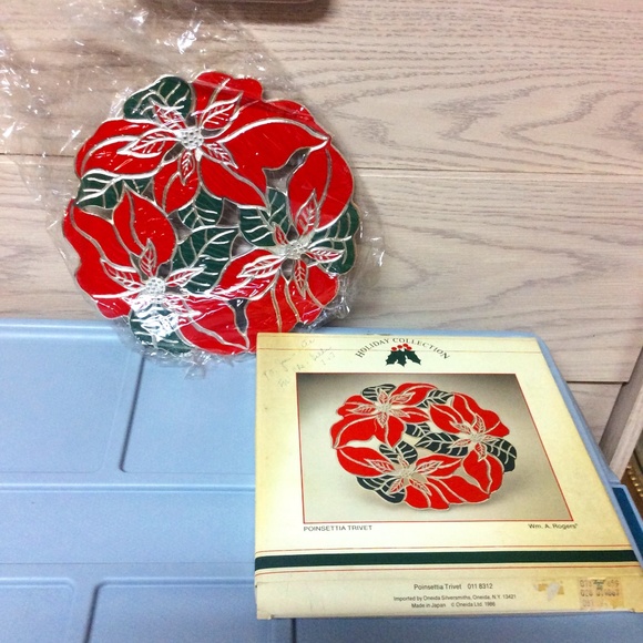 Oneida | Kitchen | Vintage Wm Rogers Oneida Silver Enameled Poinsettia ...